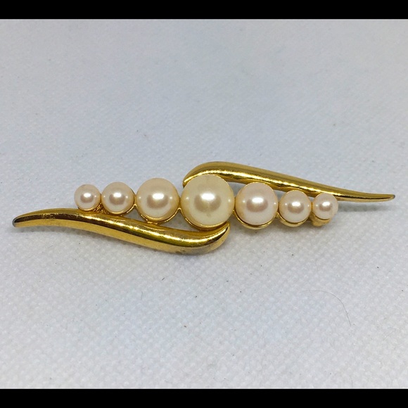 Monet | Jewelry | Vintage Monet Pearl Bar Brooch | Poshmark